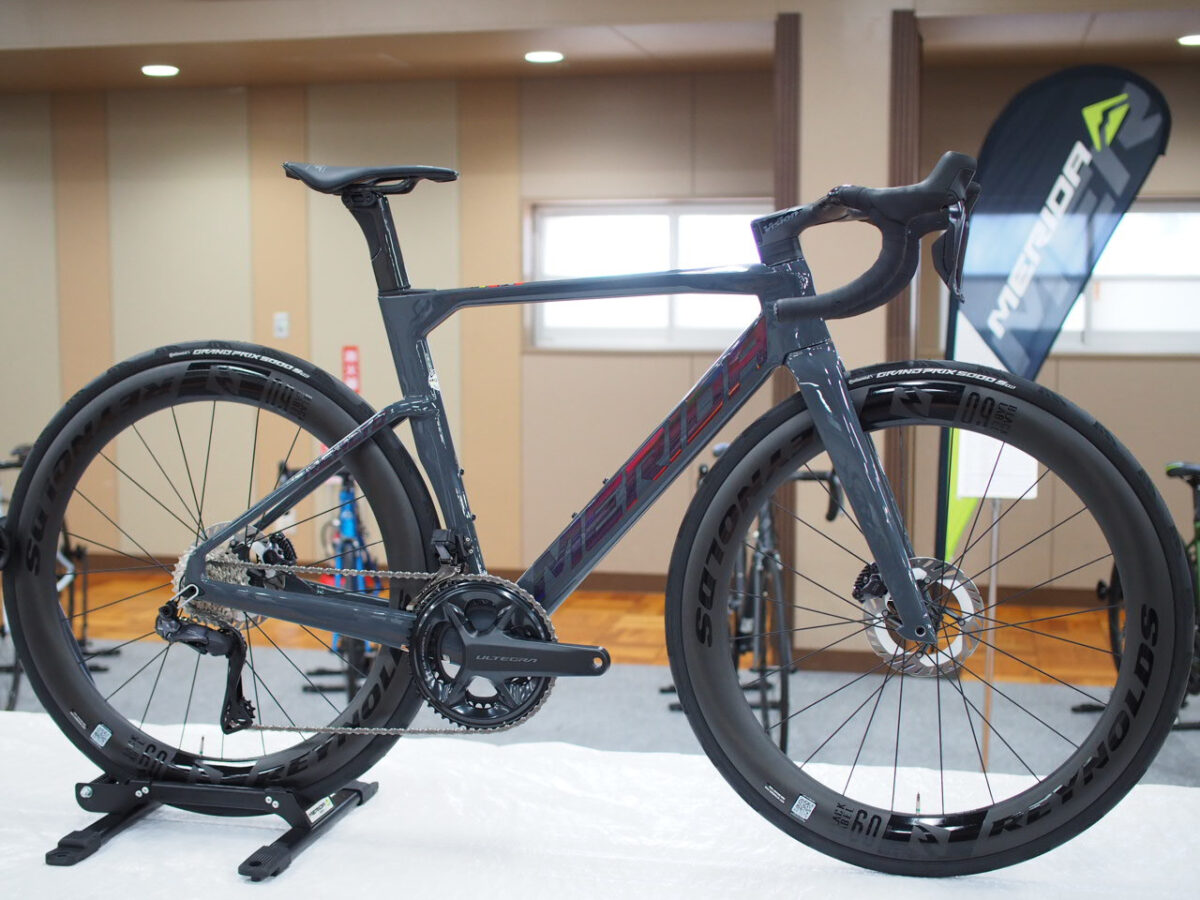 MERIDA REACTO(メリダ リアクト) 2026年モデルを実車画像満載で紹介！｜京都→吹田 チャリンコ通勤！！ 81496.com（バイシクルドットコム）